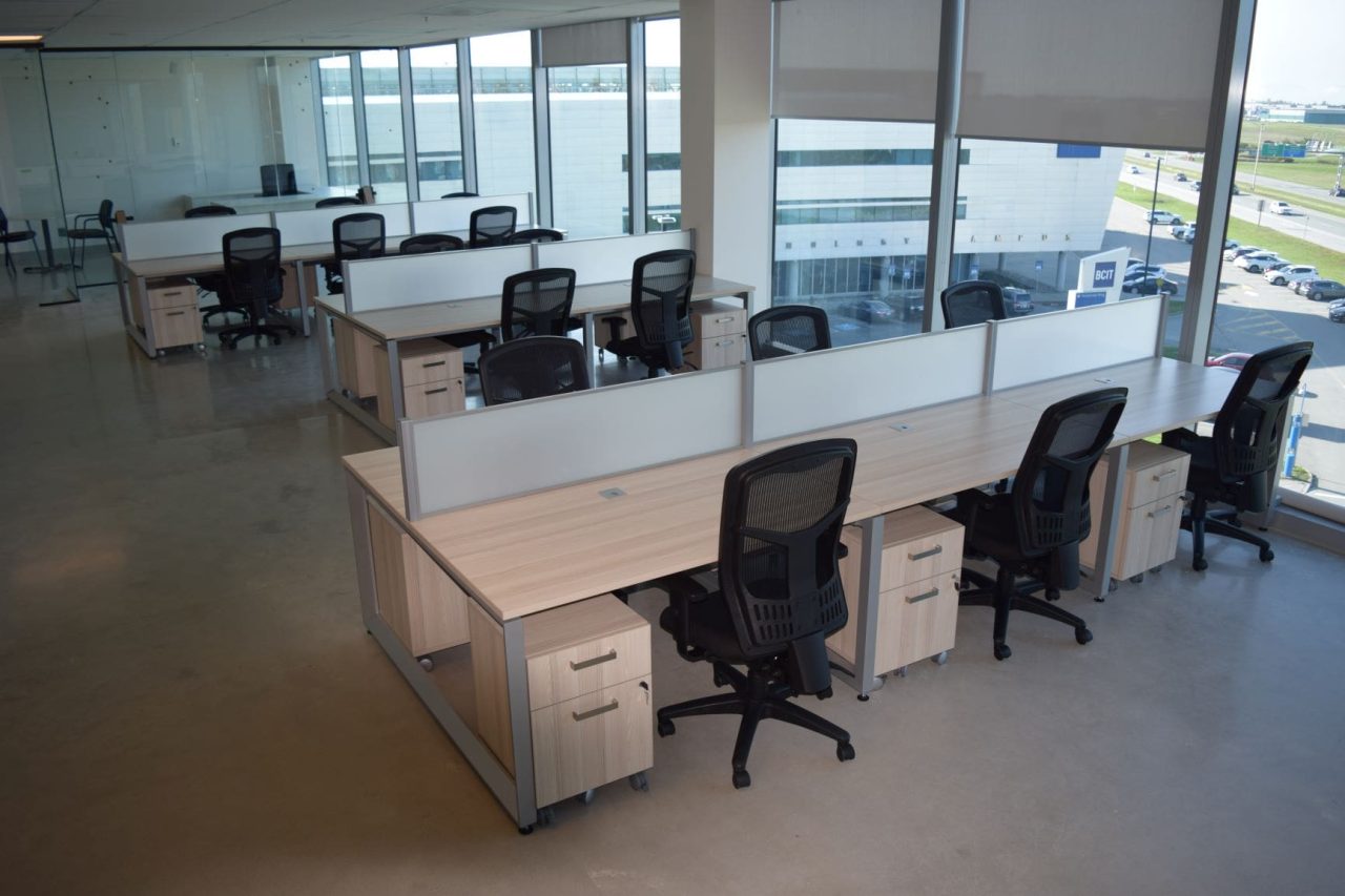 The Benefits of Benching Systems for Modern Workspaces